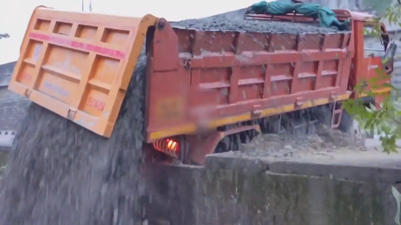 Reversing Truck's Tire Gets Stuck in Hole After it Breaks Sidewalk ...