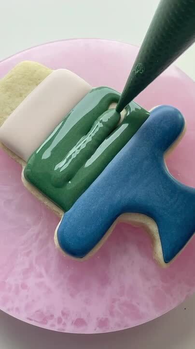 How to Decorate Cake-Shaped Cookie With Icing | Jukin Licensing