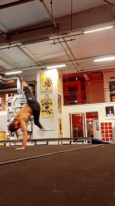 Artist Simultaneously Performs Multiple Spinning Handstands | Jukin ...