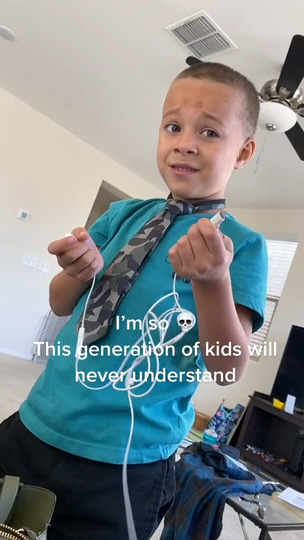 Kids Gets Surprised by Plug in Earphones | Jukin Licensing