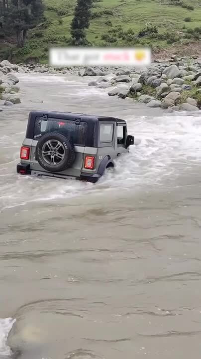 Jeep Gets Stuck in Middle of River While Off-roading | Jukin Licensing