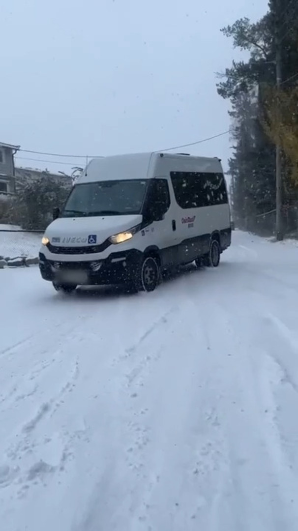 Mini Bus Crashes Into Cars as it Slips Down Snowy Road in Oslo, Norway ...