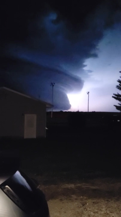 Person Watches Supercell Formation in Illinois | Jukin Licensing