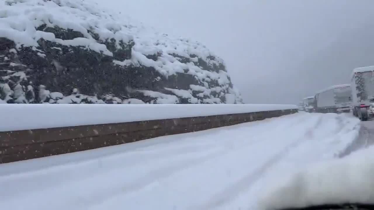 Blizzard in Colorado Covers Vehicles in Snow and Causes Traffic Jam on ...