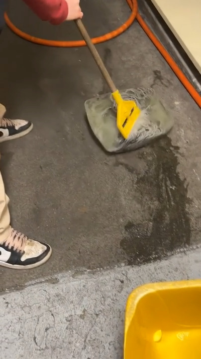 Mop Gets Frozen Due to Cold in New York | Jukin Licensing