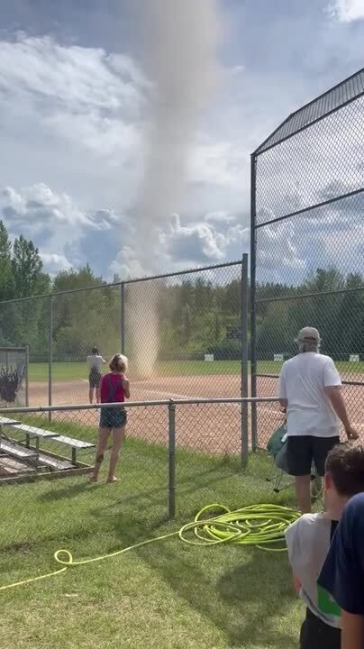 Softball Tournament Gets Interrupted by Dust Devil in Minnesota | Jukin ...