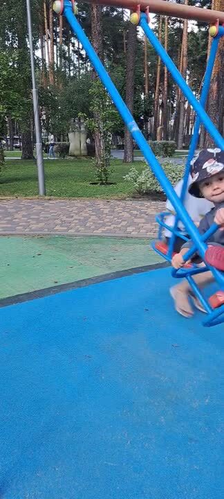 Mom Swiftly Catches Son Falling From Swing | Jukin Licensing