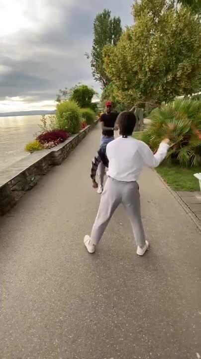 Guy Shows Incredible Double Dutch Tricks With Beautiful Backdrop ...