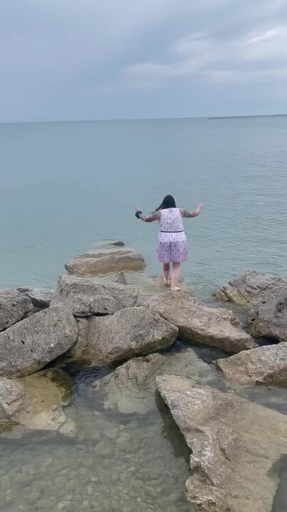 Woman Walking on Rocks Loses Footing and Falls Into Water | Jukin Licensing