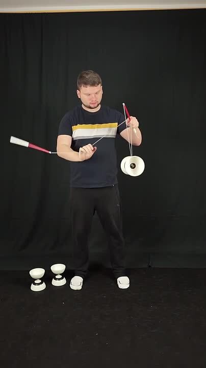 Artists Showcases Incredible Diabolo Juggling Skills With Chinese Yo-Yo ...