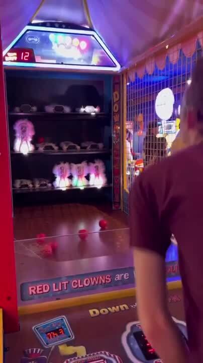 Arcade Enthusiast Hits Clown Targets With Balls Relentlessly | Jukin ...