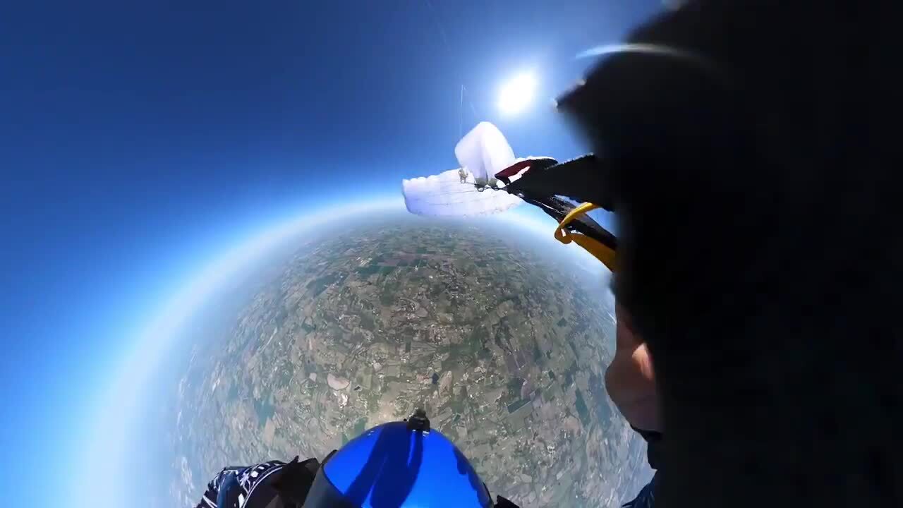 World Record Holder Deploys Reserve Parachute After Main Parachute ...