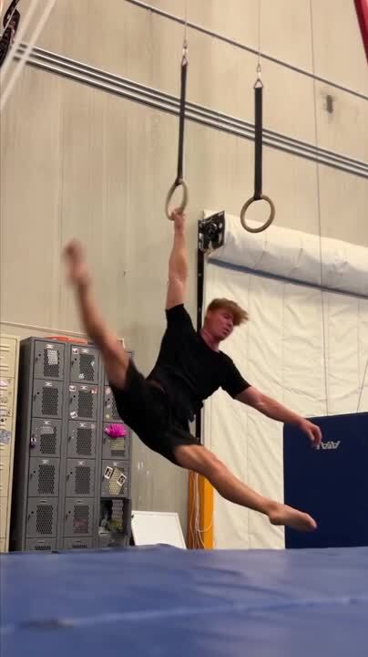 Guy Shows off Impressive One Handed Pull Up Strength | Jukin Licensing