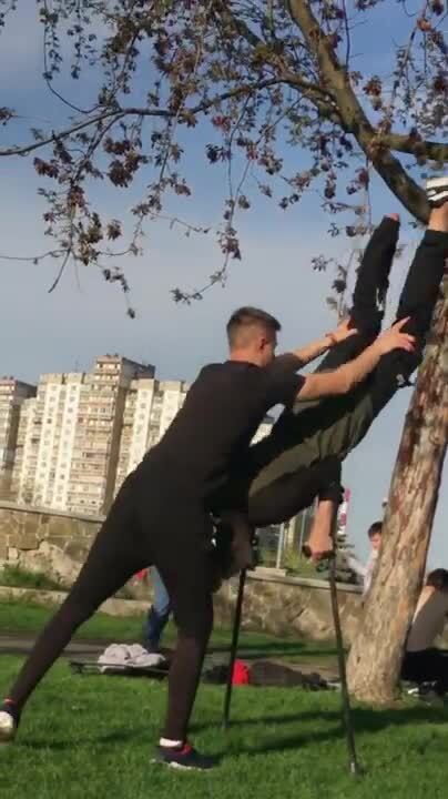 Guy Performs Amazing Flips While Holding Crutches With the Help Of ...