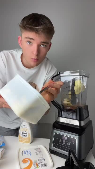 How To Turn Latte Into DIY Frappuccino | Jukin Licensing