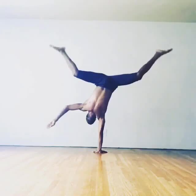 Man Remains Perfectly Balanced while Standing on One Hand | Jukin Licensing