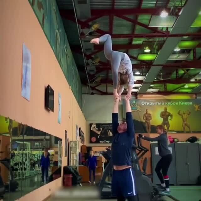 Duo Shows Amazing Acrobatic Stance in Single-Arm Balance Trick | Jukin ...