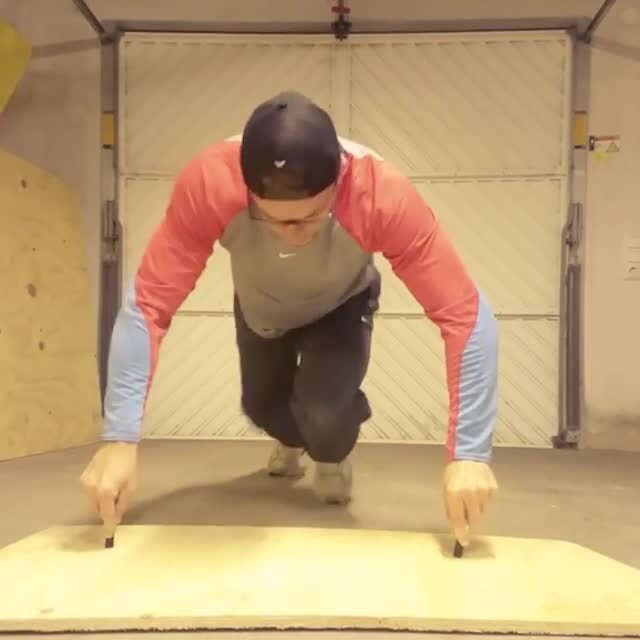 Guy Does Pushups with Pens | Jukin Licensing