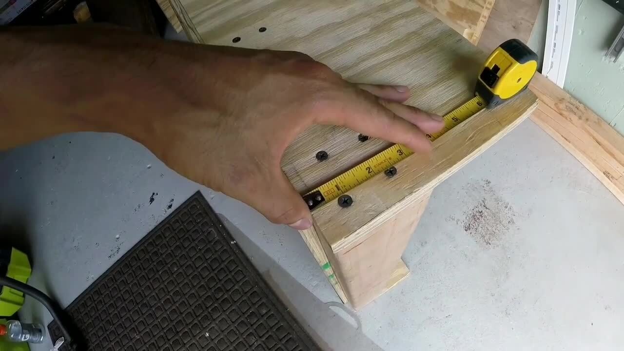 Guy Builds Portable DIY Skate Boxes | Jukin Licensing