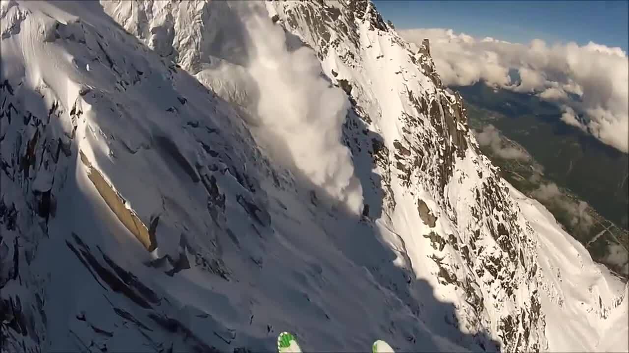 Speed Flyers Trigger Avalanche in the French Alps | Jukin Licensing