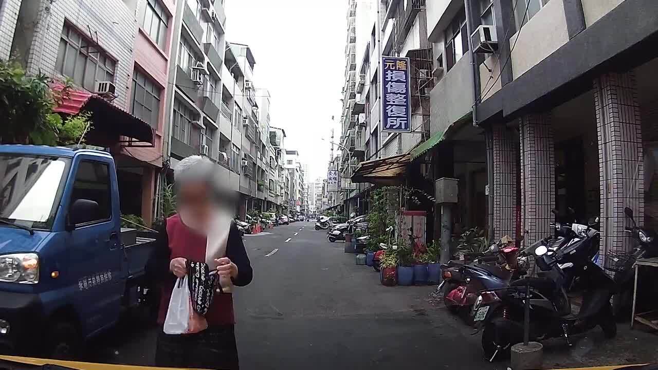 Angry Pedestrian Stops Traffic | Jukin Licensing