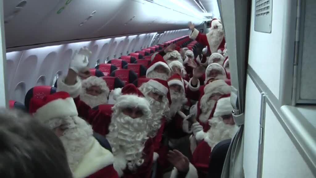 Santa Clauses Fly on Christmas Themed Aircraft | Jukin Licensing