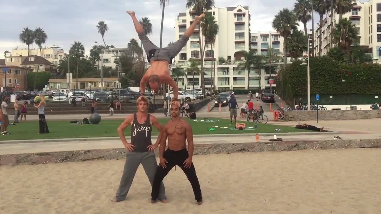 Guy Handstands on Heads | Jukin Licensing