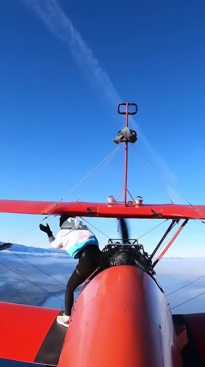 Woman Performs Incredible Wing Walk | Jukin Licensing