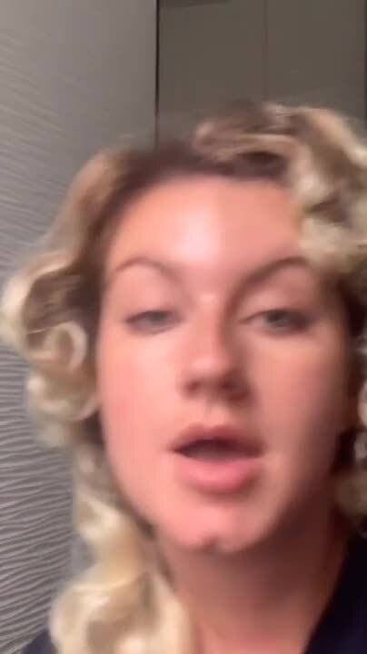 Woman Gets Hilarious Curls After Using Flexible Stick Rollers Overnight ...
