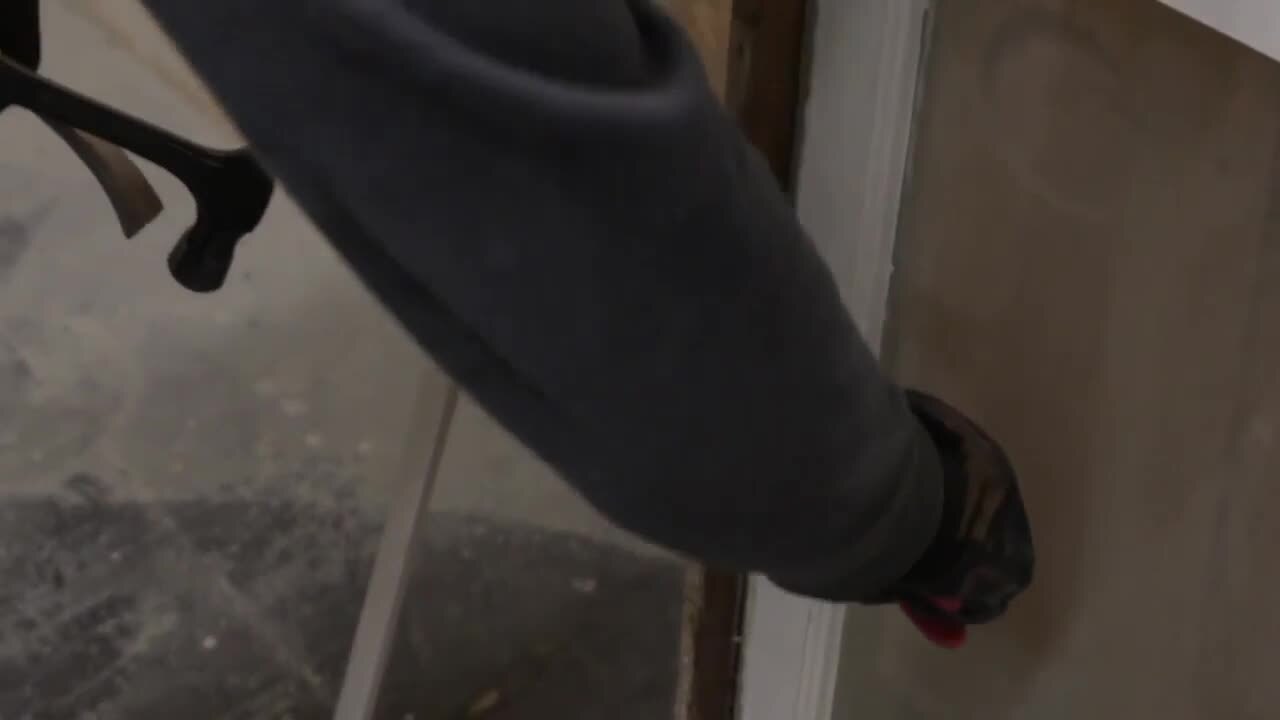 Man Demonstrates How to Open Sash of Window Painted Shut | Jukin Licensing