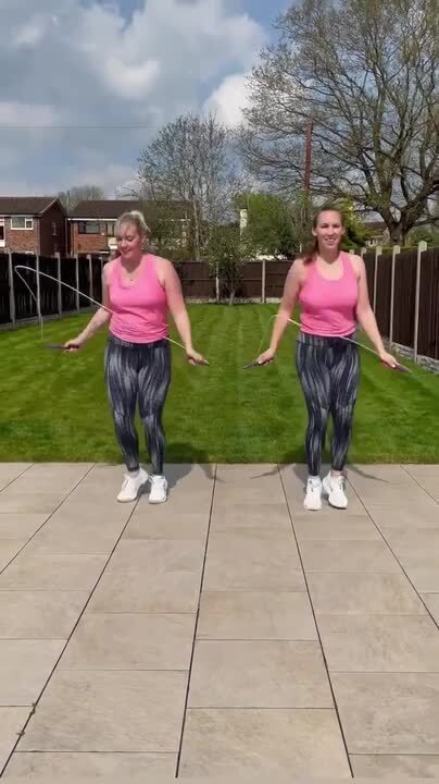 World Record-Holder Sisters Perform Spectacular Footwork While Jumping ...