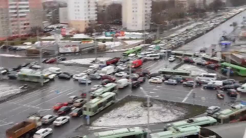 Drivers Cause Bad Traffic Jam in Intersection | Jukin Licensing