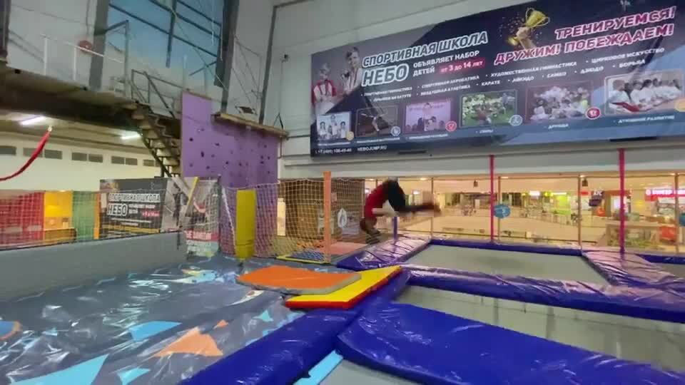 Guy Faceplants While Attempting Front Flip on Trampoline | Jukin Licensing