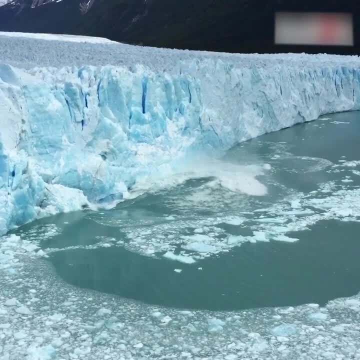 Enormous Ice Block Breaks Off Perito Moreno Glacier | Jukin Licensing