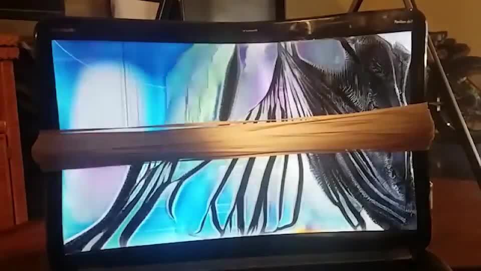 Guys Crush Laptop Screen With Rubber Bands | Jukin Licensing