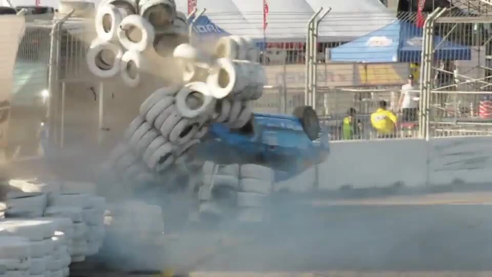 Blue Mustang Crashes Into the Wall | Jukin Licensing