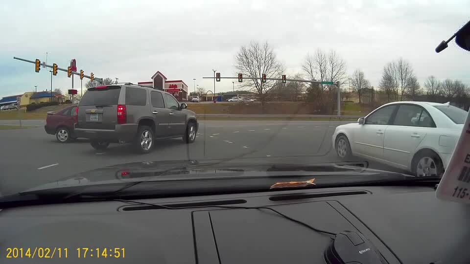 Car Runs Red Light and Hits SUV | Jukin Licensing