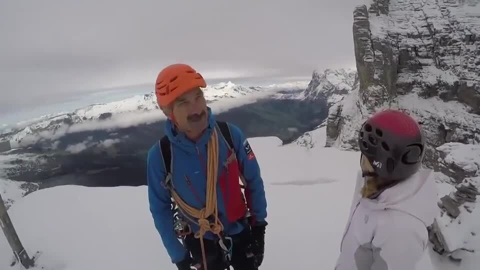 Mountain Climber Proposes to Girlfriend at Summit | Jukin Licensing