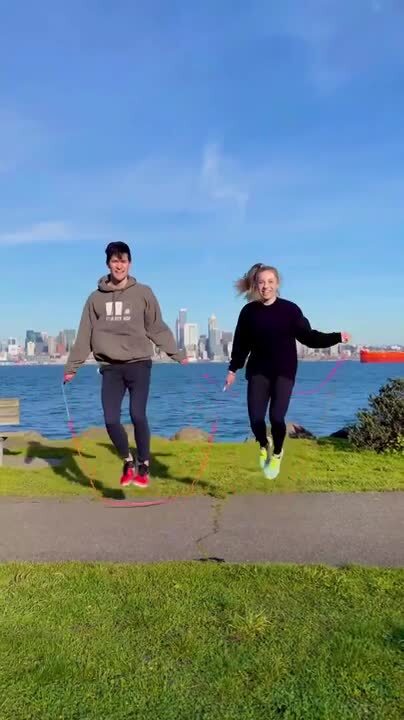 Couples Show Off Insane Jump Rope Tricks in Coordination | Jukin Licensing