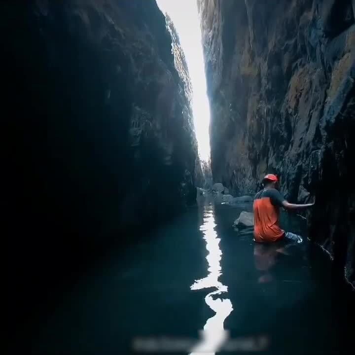 Guy Wanders Into Beautiful Ravine in India | Jukin Licensing