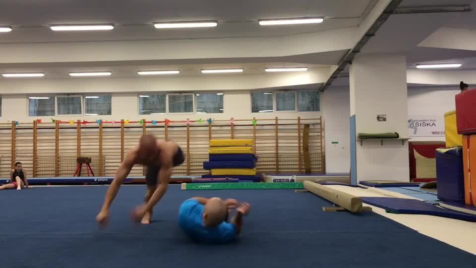 Duo Shows Off Awesome Workout Stunts | Jukin Licensing