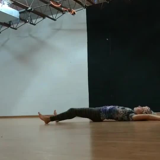 Contortionist Shows off Back Bend Slide | Jukin Licensing