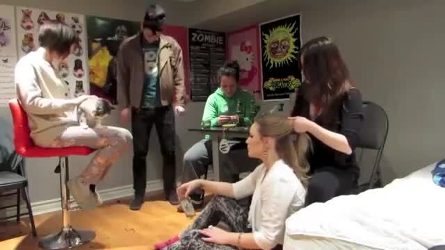 Girl Falls off Chair during Harlem Shake | Jukin Licensing