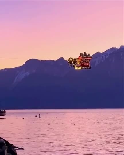 Guy In Santa Clause Costume Zip Lines Across Sky With Sleigh | Jukin ...