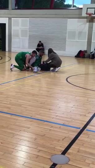 Guy Fakes Injury at Basketball Court to Propose Girlfriend | Jukin ...