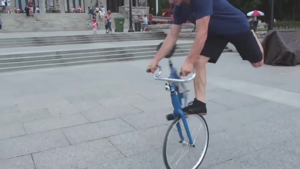 Guy shows Off Amazing Fixie Tricks | Jukin Licensing