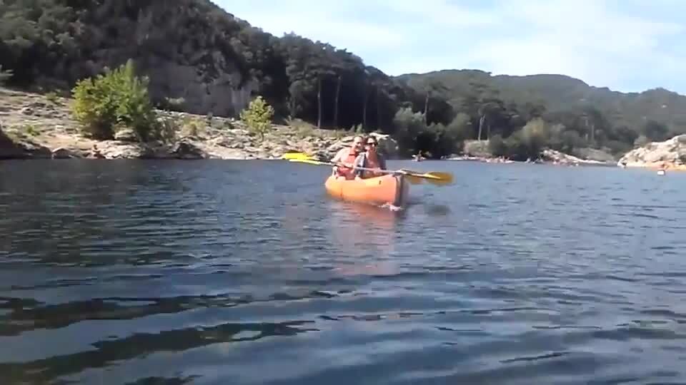 Girl Falls in Water After Canoe Collision | Jukin Licensing