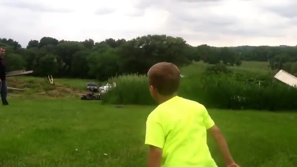 Kid Hits Mid-Air Archery Target Over His Shoulder | Jukin Licensing