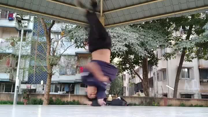 Guy Does Breakdance And Spins On Elbow | Jukin Licensing