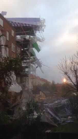 Scaffolding on Building Blows Over from Wind | Jukin Licensing